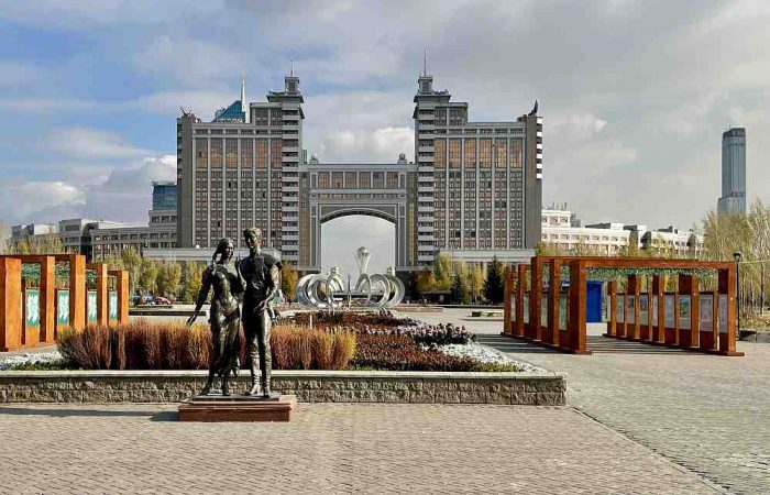 Im Visier der großen Drei: Rohstoffgigant und geostrategisch wichtiger ...