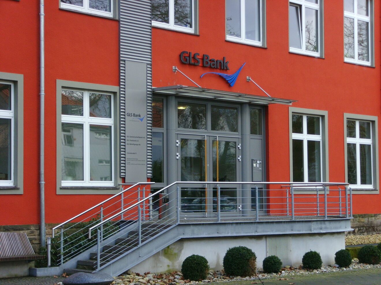 Oppositionelle Medien verlieren Bankkonten – Hintergrund